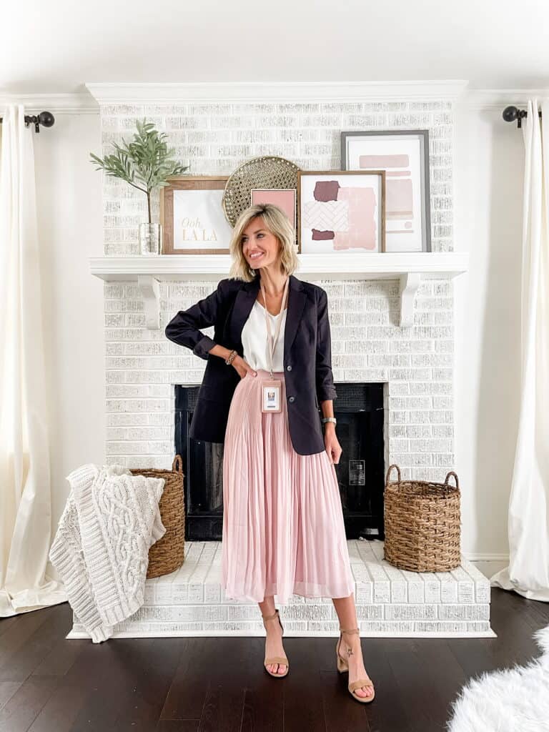 30+ Teacher Outfit Ideas for Your Most Stylish School Year Yet ...